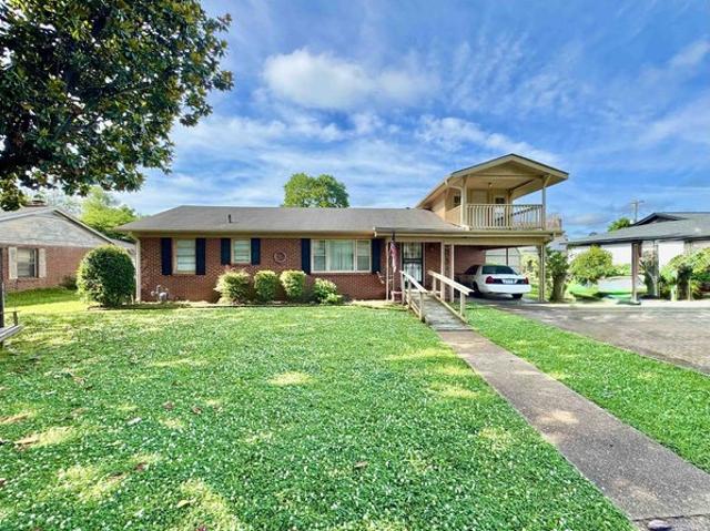 1424 E Second St, Tuscumbia, AL 35674