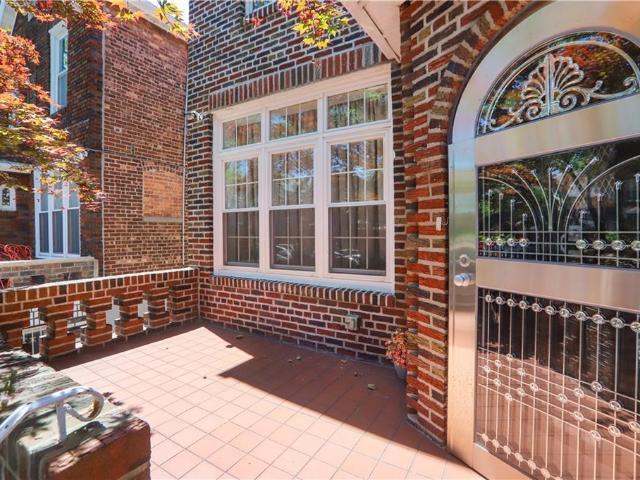 1424 East 49th Street