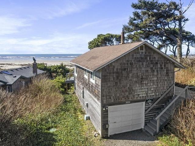1424 SW Seawoods Ter, Waldport, OR 97394