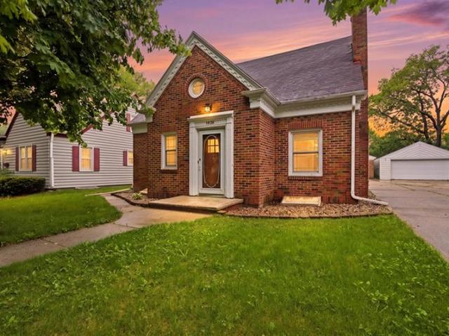 1424 S Main St, Aberdeen, SD 57401