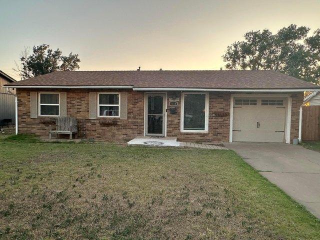1424 S Twichell Ave, Dumas, TX 79029