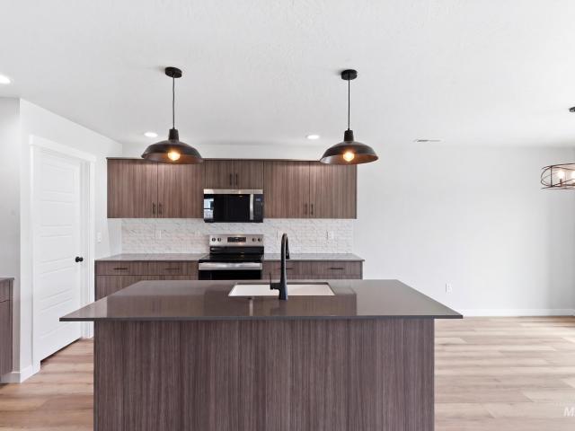 1424 W Braden Dr