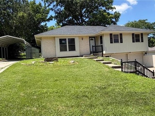 1424 Western St, Leavenworth, KS 66048