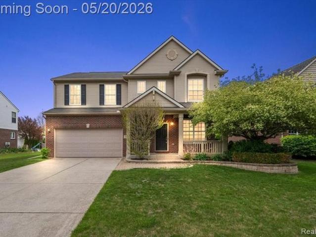 14257 Red Pine Dr, Sterling Heights, MI 48313