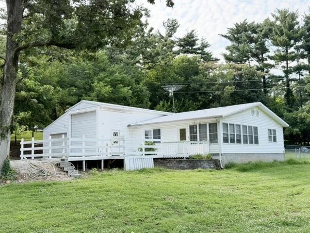 14255 S Shady Lane Dr, Neosho, MO 64850