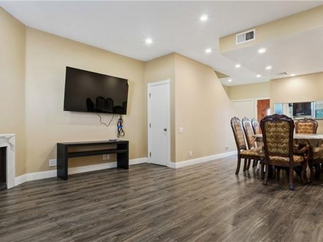 14256 Victory Blvd Apt 3, Van Nuys, CA 91401