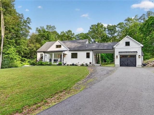 1425 Maple Valley Rd, Coventry, RI 02827