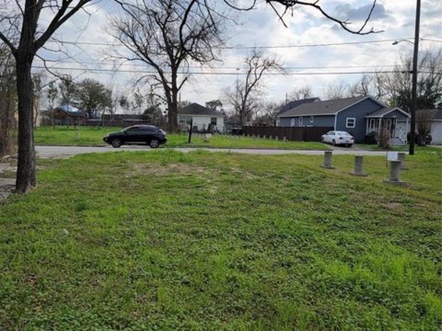 1425 E 34th St, Houston, TX 77022
