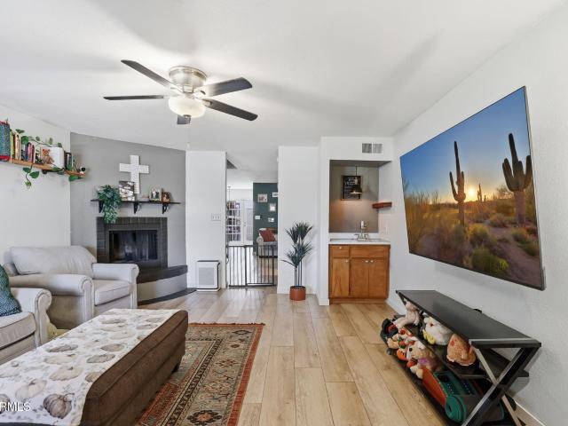 1425 e desert cove avenue # 7