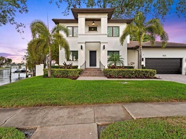 1425 Eden Isle Blvd NE, Saint Petersburg, FL 33704