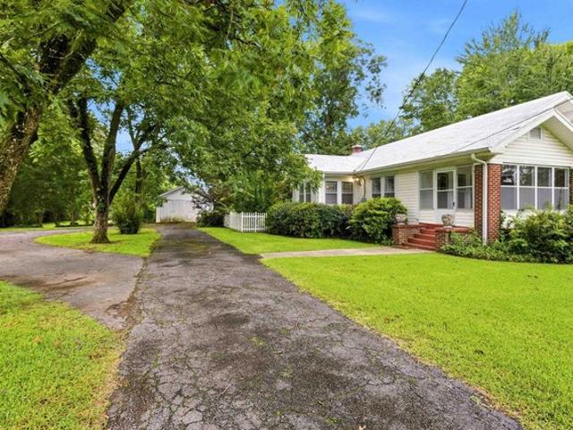 1425 Hueytown Rd, Hueytown, AL 35023