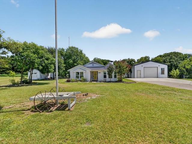 1425 Pioneer Dr, Lowry Crossing, TX 75069