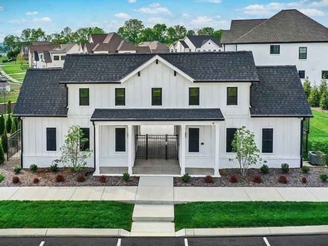 1425 Round Hill Ln, Spring Hill, TN 37174