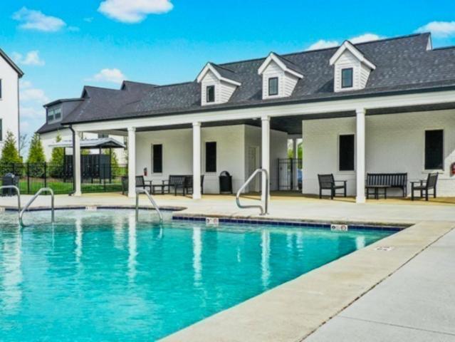 1425 Round Hill Lane