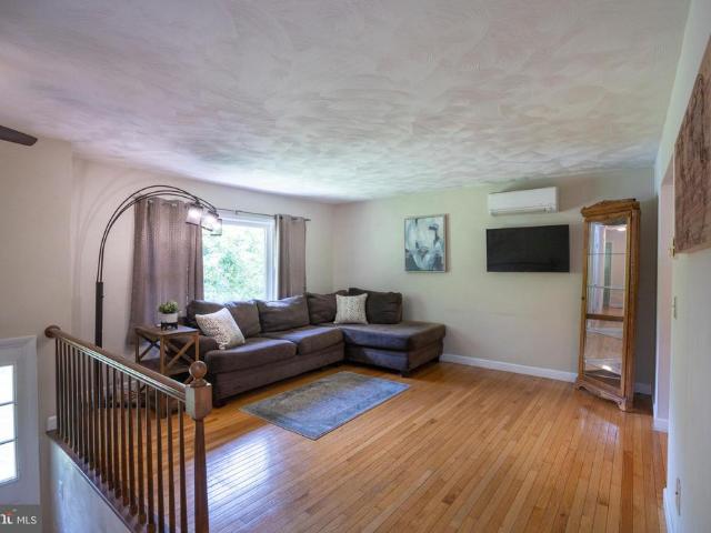 1425 Steele Hollow Road
