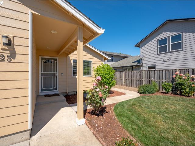1425 sw emily dr
