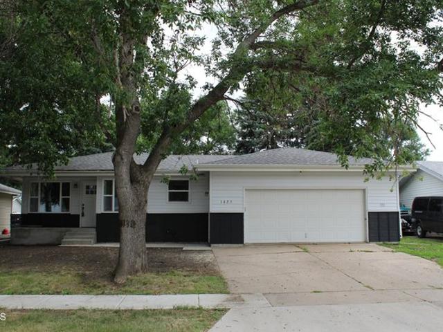 1425 S 3rd St, Bismarck, ND 58504