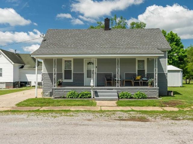 1425 S Oak St, Harrisburg, IL 62946