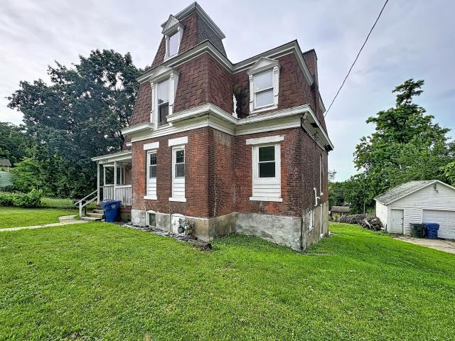 1425 W 10th Street