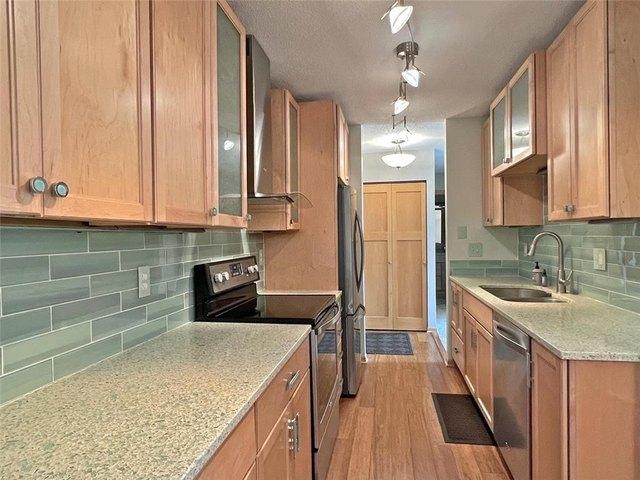 1425 W 28th St Apt 306, Minneapolis, MN 55408