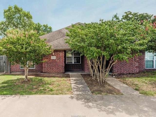 1425 Western Oaks Ct, Bryan, TX 77807