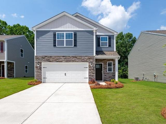 1425 7th Street Dr NE, Hickory, NC 28601