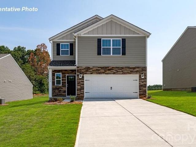 1425 7th Street Dr NE, Hickory, NC 28601