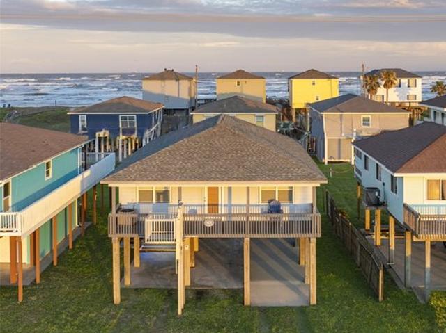 1426 Blue Water Hwy, Surfside Beach, TX 77541