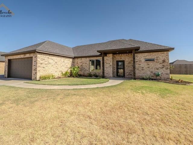 1426 Danberry St, Burkburnett, TX 76354