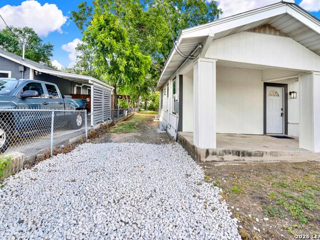 1426 E Carson St