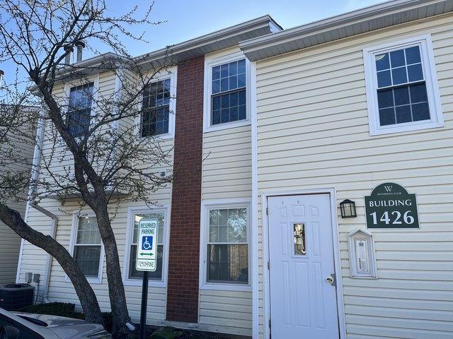 1426 E Wyndham Cir Apt 202, Palatine, IL 60074