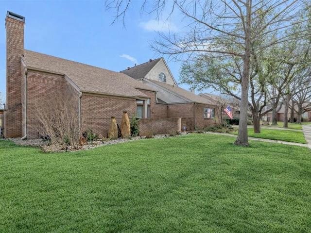 1426 Hidden Oaks Circle