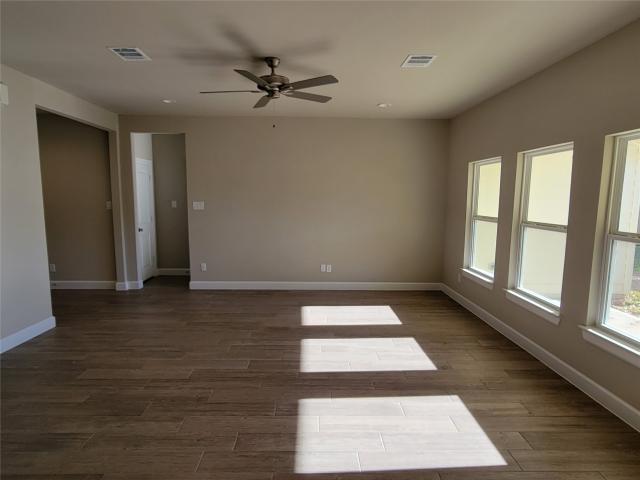 1426 La Delle Street