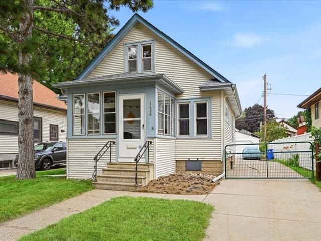 1426 Pascal St N, Saint Paul, MN 55108