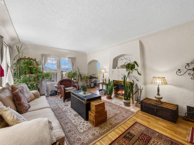 1426 se douglas ave