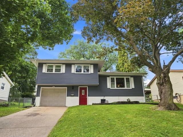 1426 25th St, Bettendorf, IA 52722