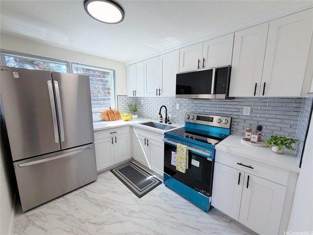 1427 Alexander St Apt 201, Honolulu, HI 96822