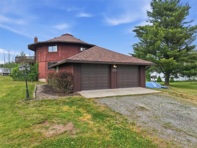 1427 Beach Lake Highway