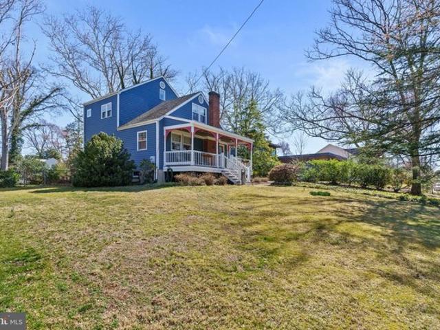 1427 Pathfinder Ln, McLean, VA 22101