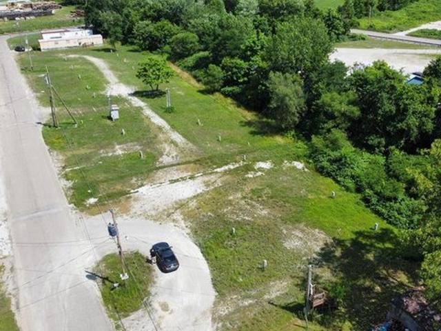 1427 Pearl St, Moundsville, WV 26041