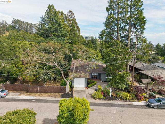 1427 Summit Rd