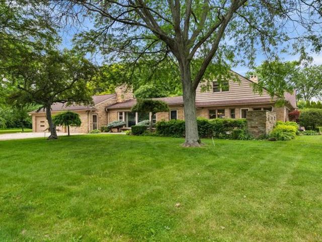 1427 Sunningdale Dr, Grosse Pointe, MI 48236