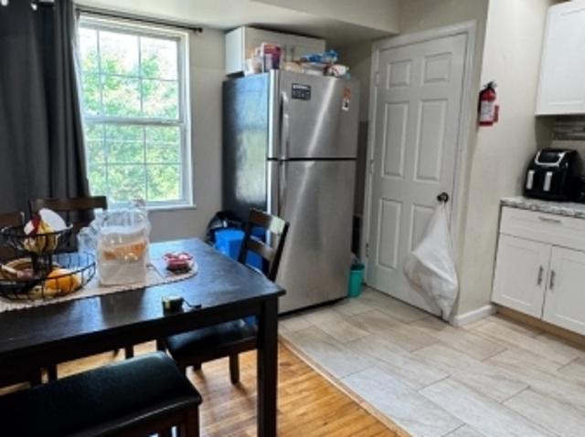 1427 S Wood Ave # 4