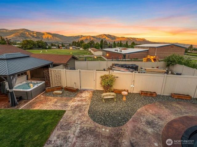 1428 NE Terrace Ct, East Wenatchee, WA 98802