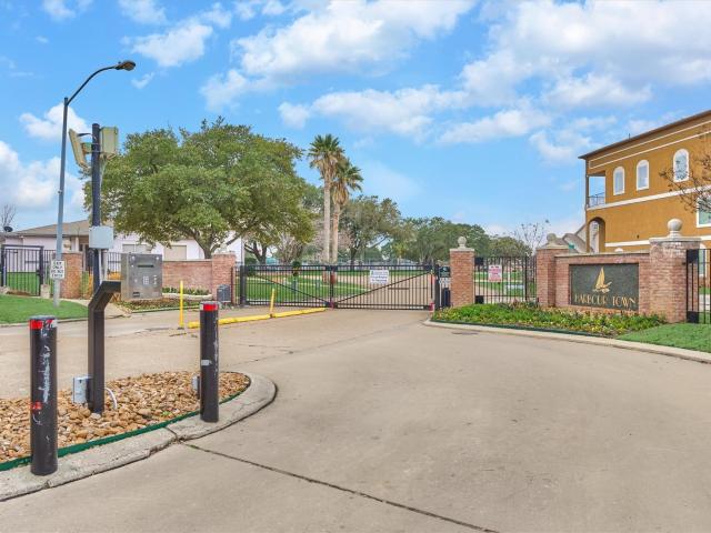 1428 Bowsprit Point, Willis, TX 77318 | MLS #50515
