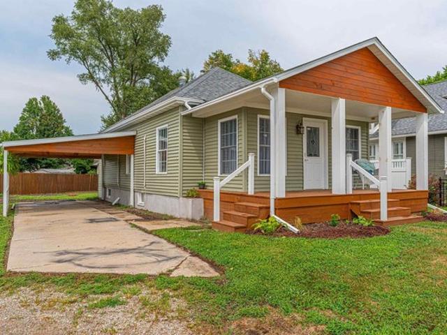 1428 Delavan St, Lincoln, IL 62656