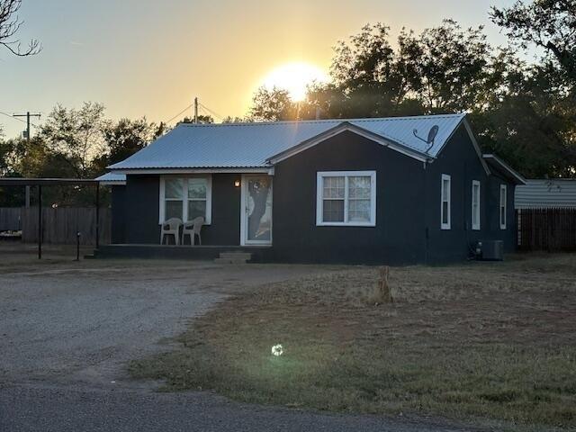 1429 Avenue L, Tahoka, TX 79373