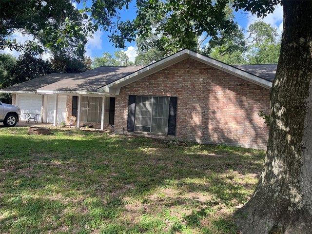 1429 Circle Dr, Sealy, TX 77474