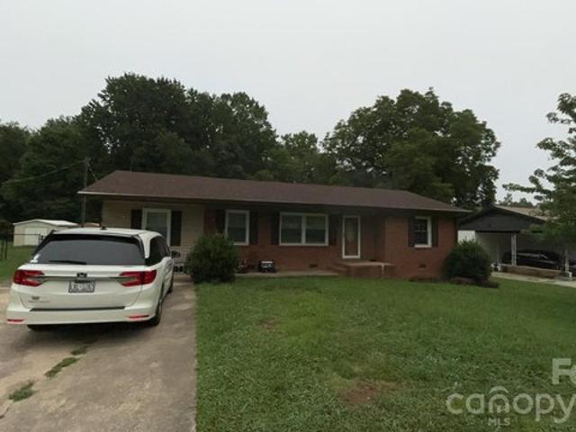 1429 Edgewood Rd, Bessemer City, NC 28016