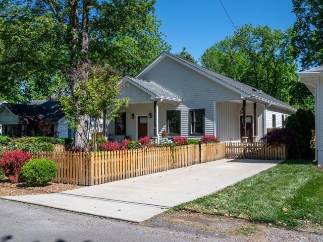 1429 Roberts Ave